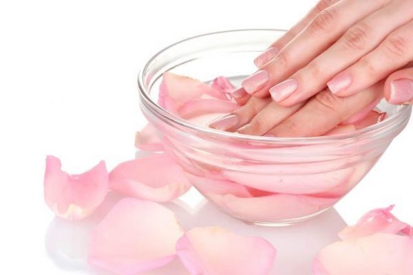 10 Amazing Benefits of Hot Oil Manicures - Glitzyworld